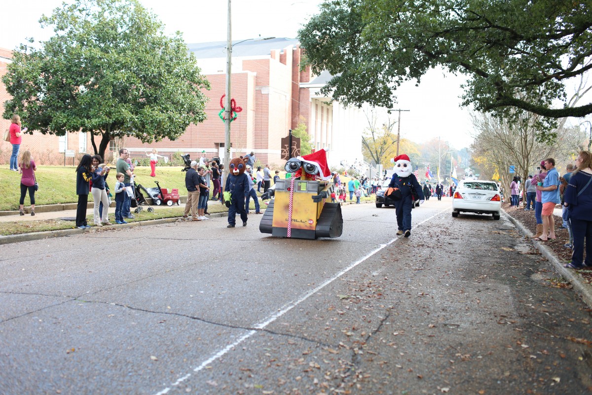 Largest Clinton Christmas Parade Brings Out Crowds - The Clinton Courier