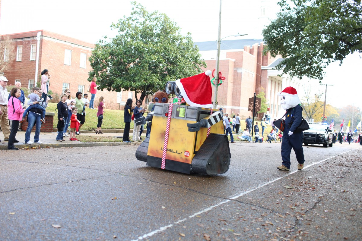 Largest Clinton Christmas Parade Brings Out Crowds - The Clinton Courier