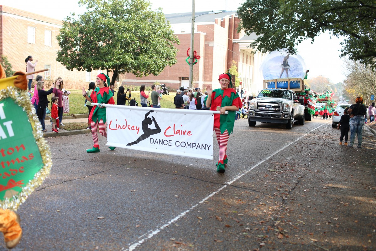 Largest Clinton Christmas Parade Brings Out Crowds - The Clinton Courier