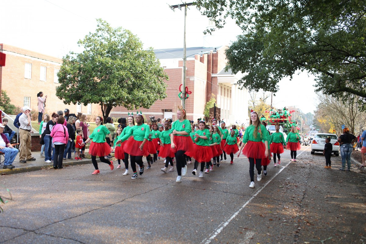 Largest Clinton Christmas Parade Brings Out Crowds - The Clinton Courier