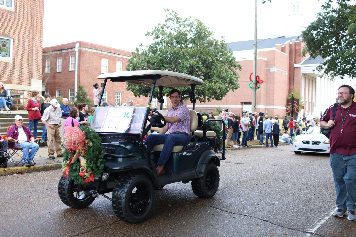 Largest Clinton Christmas Parade Brings Out Crowds - The Clinton Courier