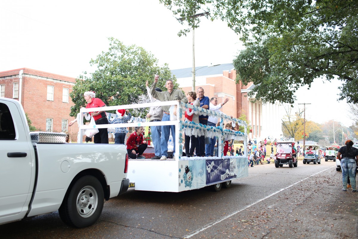 Largest Clinton Christmas Parade Brings Out Crowds - The Clinton Courier