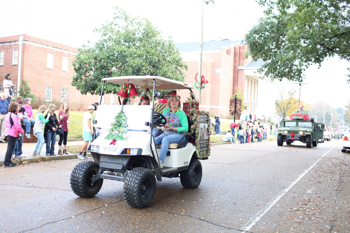 Largest Clinton Christmas Parade Brings Out Crowds - The Clinton Courier