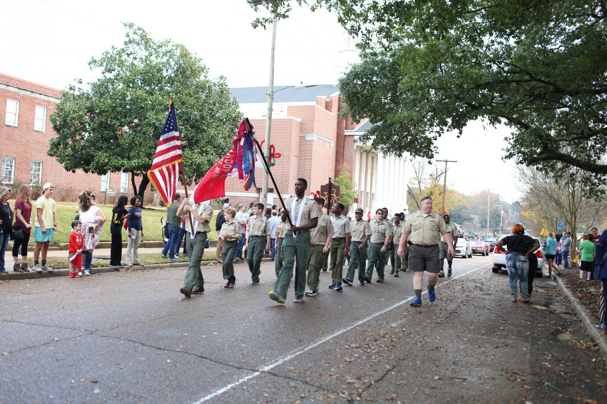 Largest Clinton Christmas Parade Brings Out Crowds - The Clinton Courier
