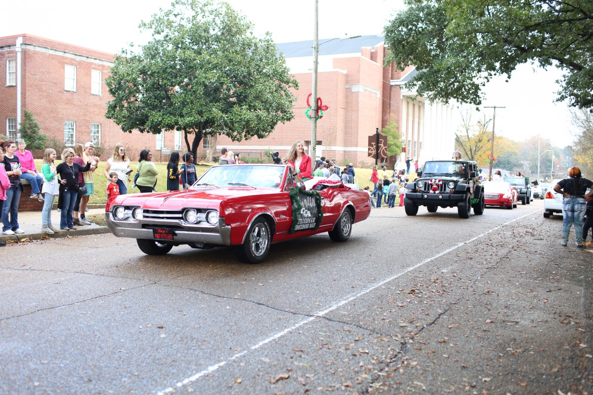Largest Clinton Christmas Parade Brings Out Crowds - The Clinton Courier