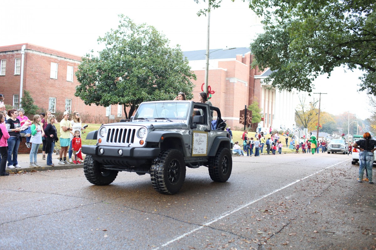 Largest Clinton Christmas Parade Brings Out Crowds - The Clinton Courier