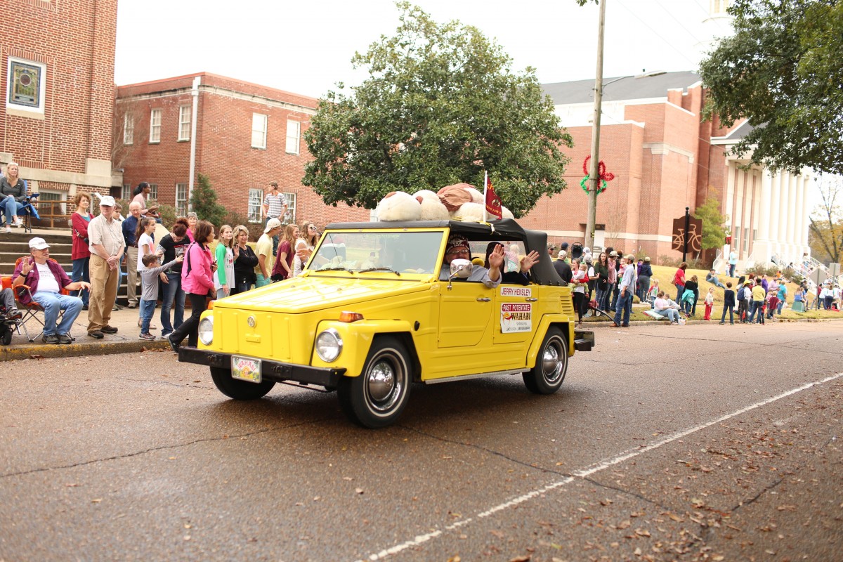 Largest Clinton Christmas Parade Brings Out Crowds - The Clinton Courier