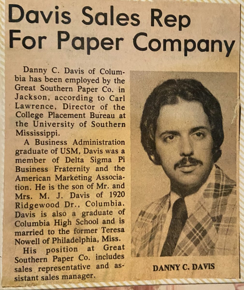 Davis retires after 47 years in sales industry - The Clinton Courier