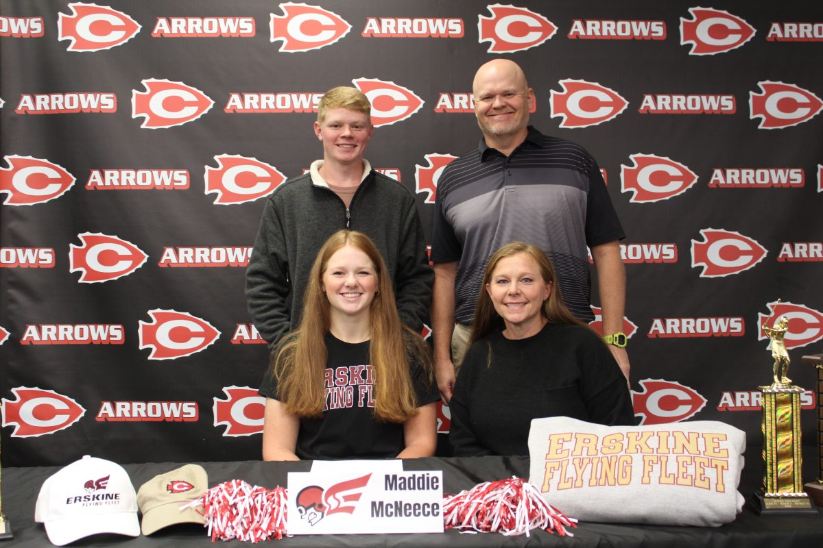Lady Arrow golfer earns scholarship - The Clinton Courier