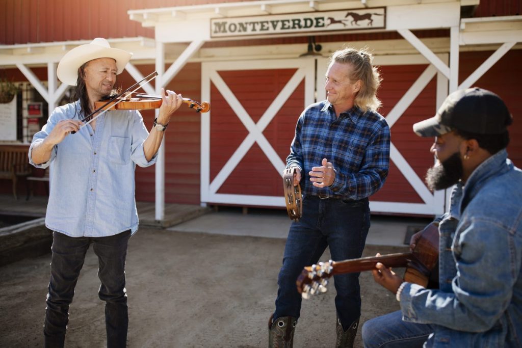 4 Unique Characteristics of Country Music - The Clinton Courier