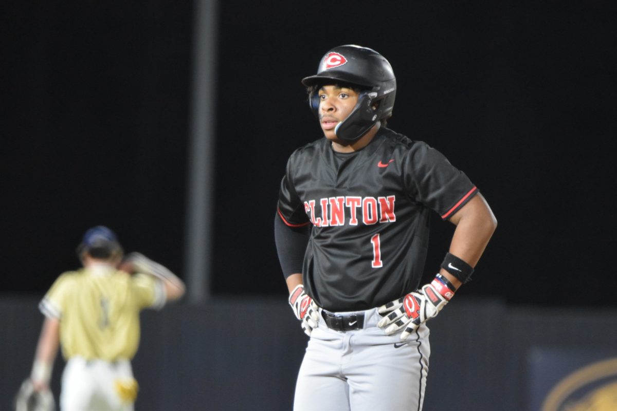 Arrows slug Pirates 14-0 - The Clinton Courier