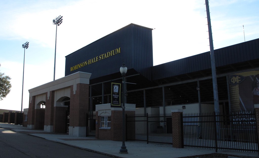 From Robinson-Hale Stadium to NFL Fields: Stories of Choctaws Alumni ...