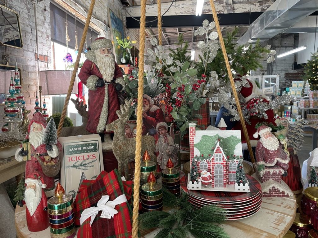 This year’s Christmas decorating trends take a look back - The Clinton ...