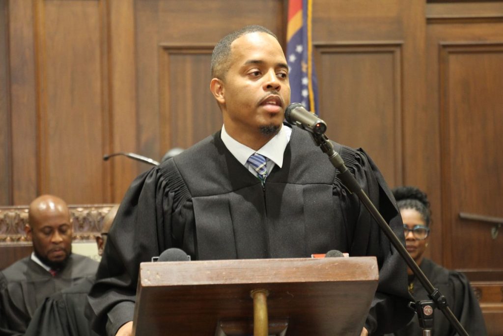 Circuit Judge Damon Stevenson takes oath as fifth trial judge for Hinds ...