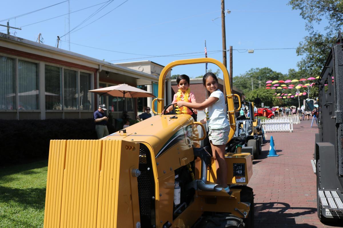Cruzin’ Clinton Car Show showcases wheeled wonders - The Clinton Courier