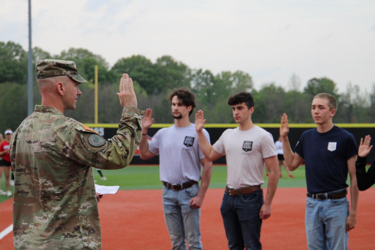 Four Clintonians enlist in National Guard - The Clinton Courier